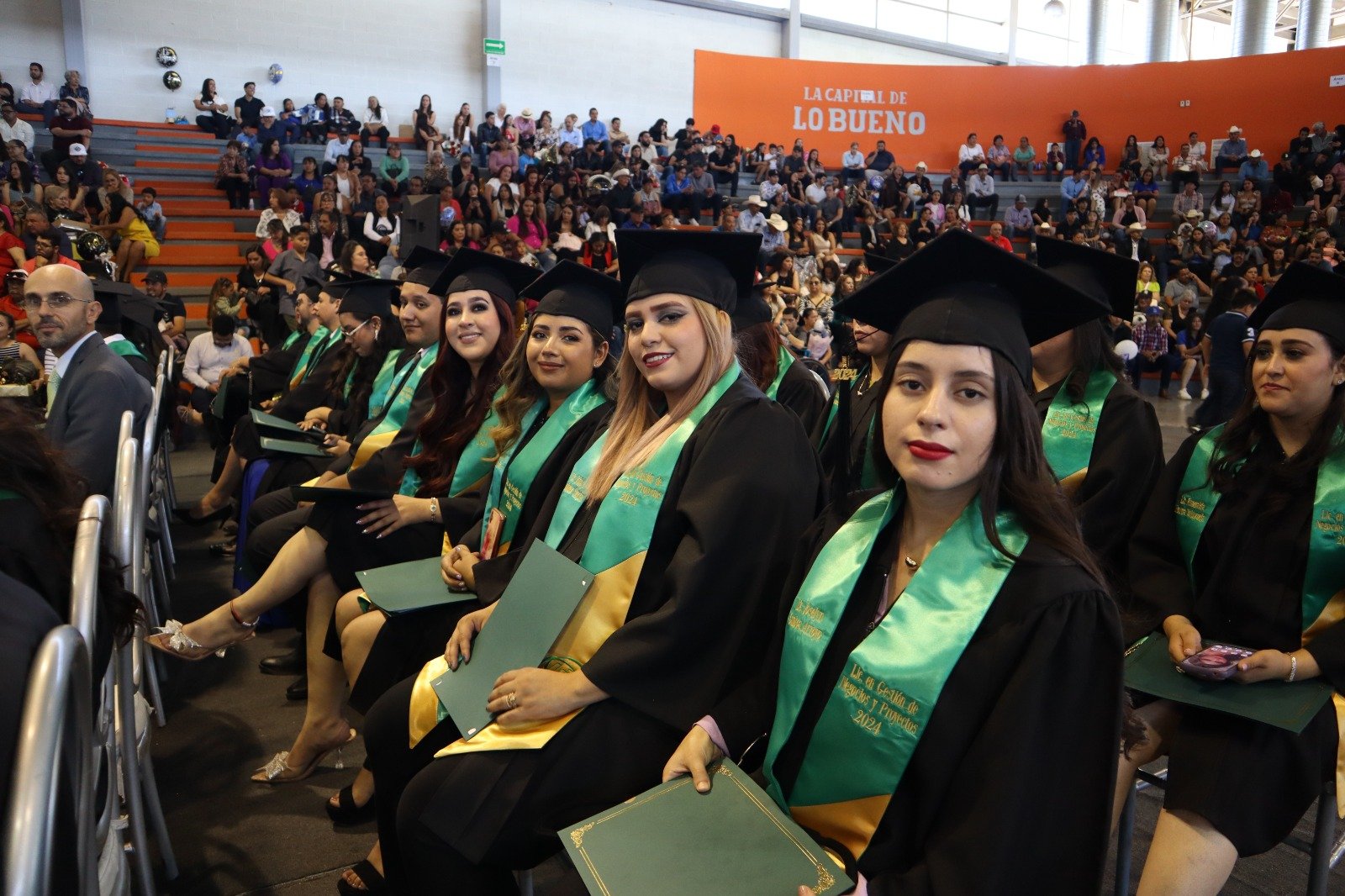 Se gradúan más de 300 estudiantes de la Universidad Tecnológica Parral ...