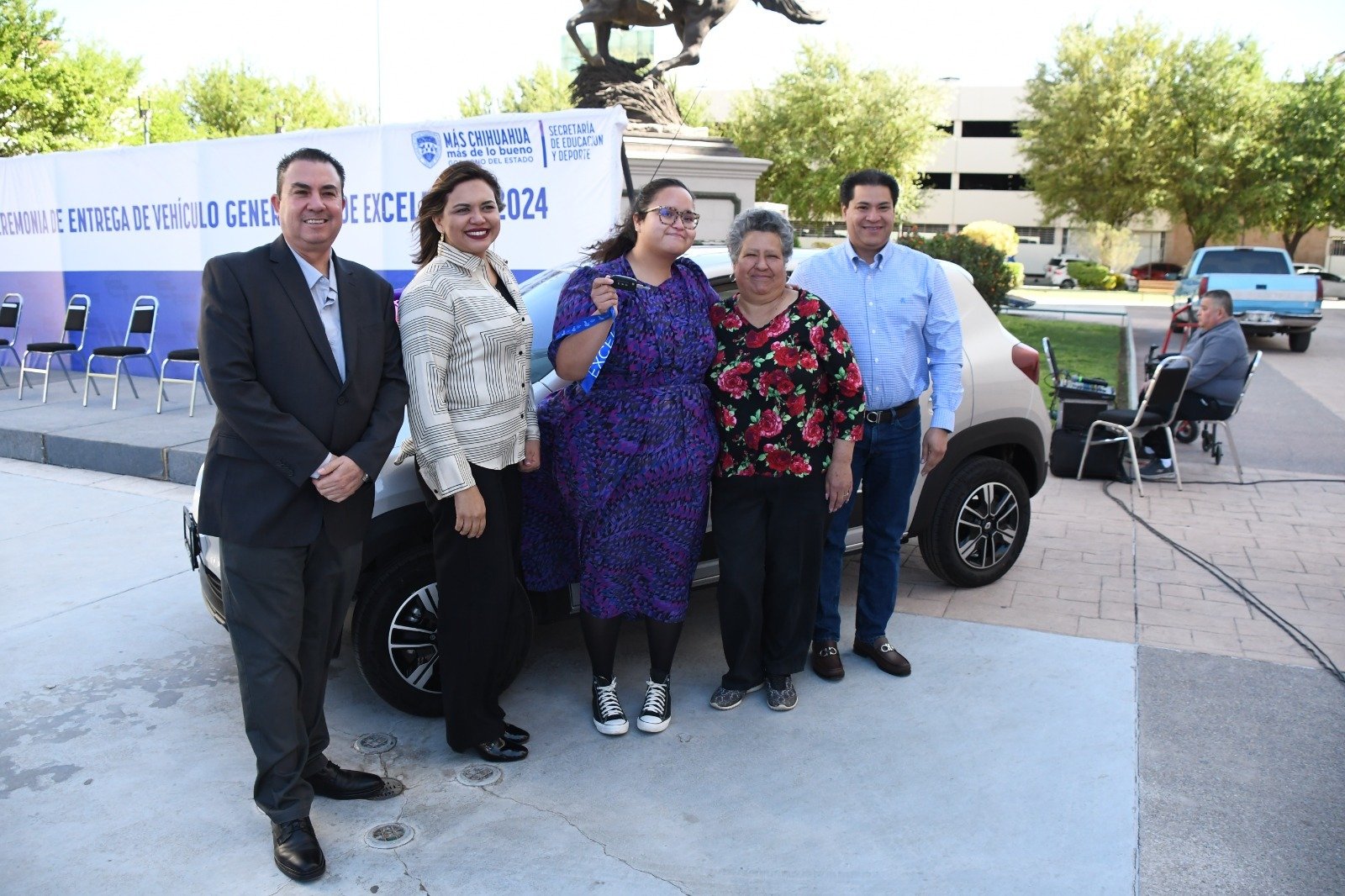 Entregan automóvil último modelo a ganadora del programa Generación de ...